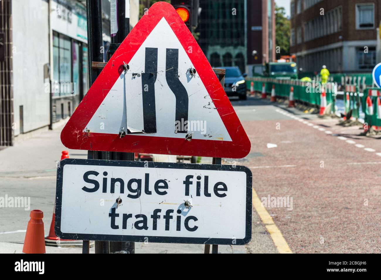 Single file traffic road hi-res stock photography and images - Alamy
