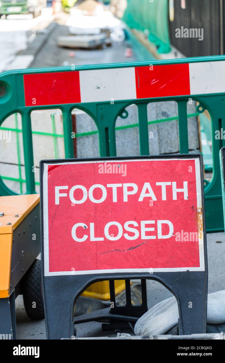 Footpath closed signs hi-res stock photography and images - Alamy