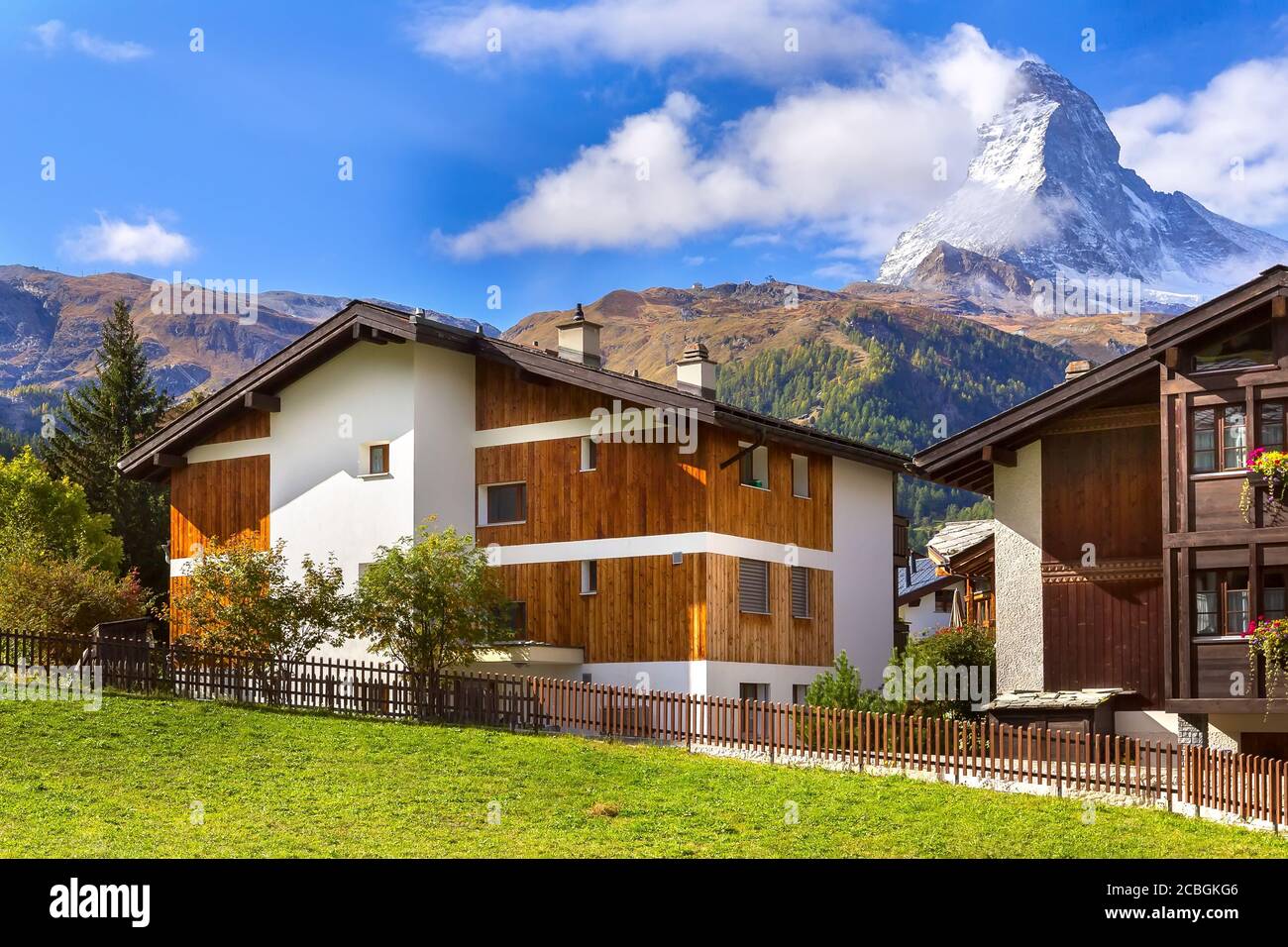 Matterhorn snow mountain and Zermatt alpine houses panorama ...