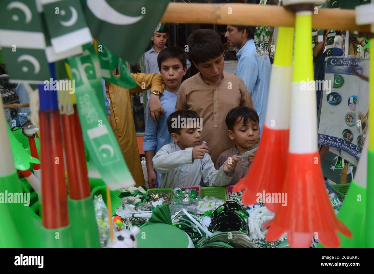 Peshawar, Pakistan. 13th Aug, 2020. Pakistan flags and buntings being ...