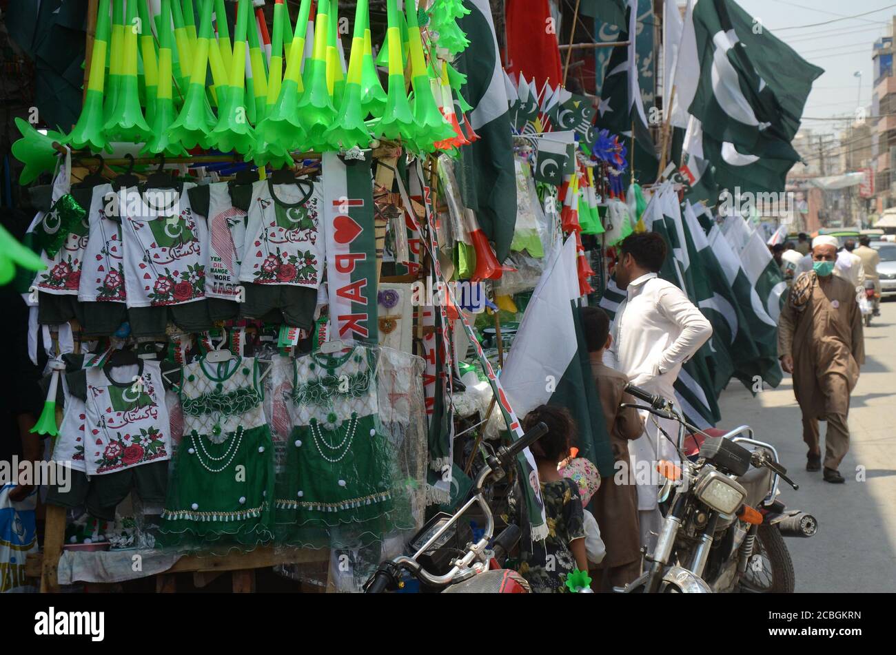 Peshawar, Pakistan. 13th Aug, 2020. Pakistan flags and buntings being ...
