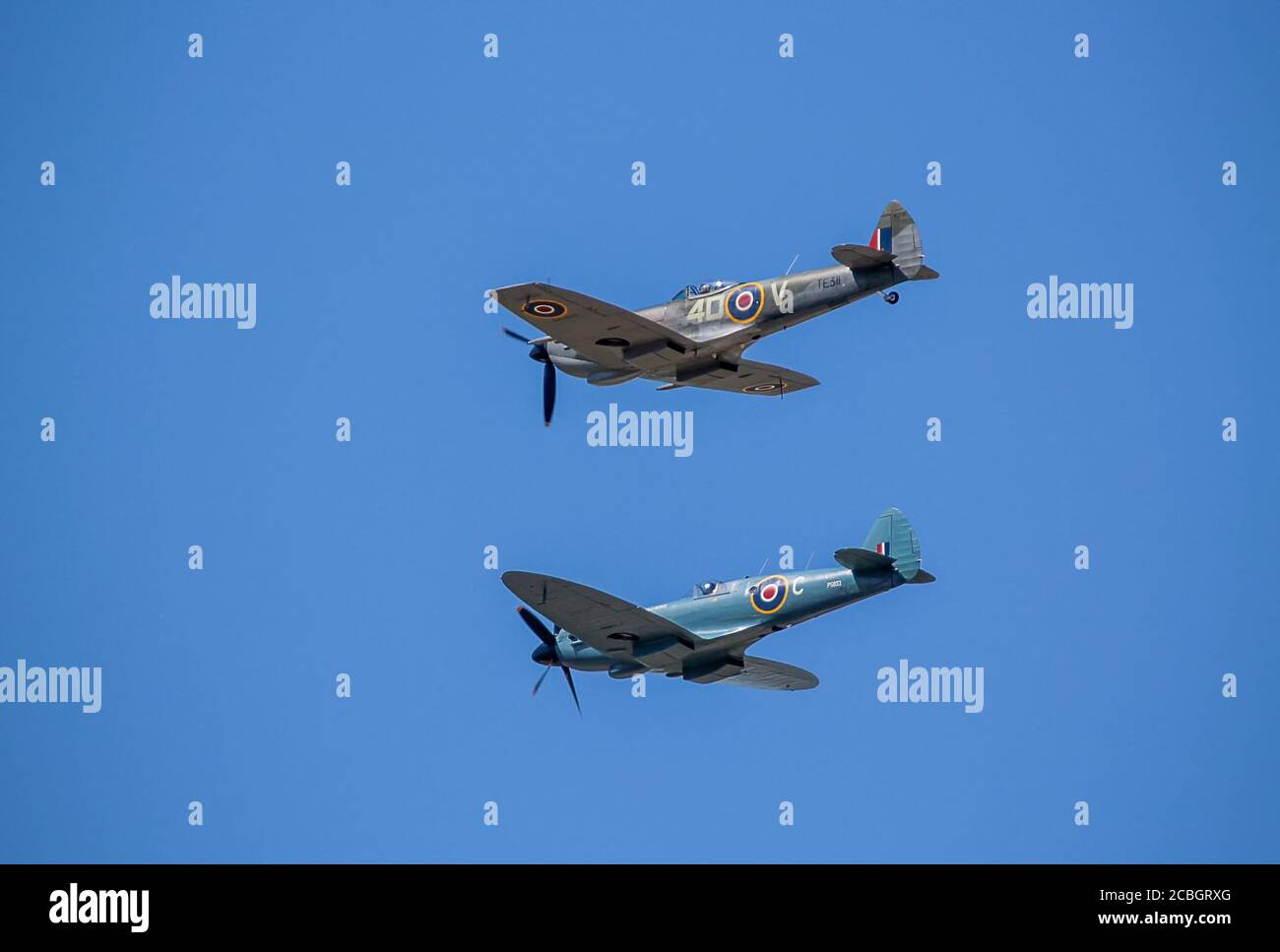 Ww2 british plane sky formation hi-res stock photography and images - Alamy