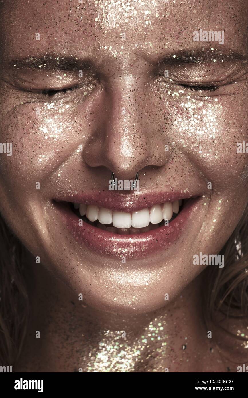 Tears on face hi-res stock photography and images - Alamy