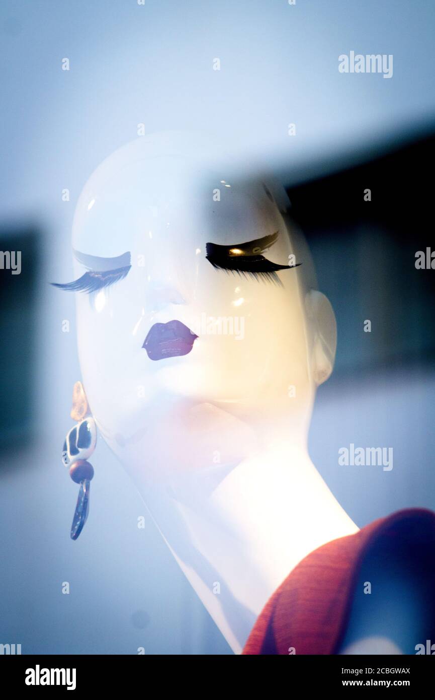 Hairless female mannequin head with big eyelashes. No people Stock ...