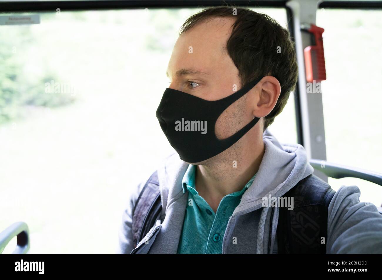 Man wearing mask public hi-res stock photography and images - Alamy