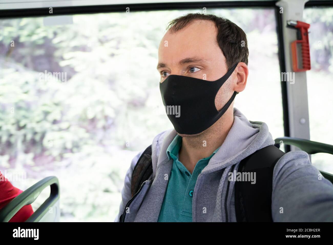 Man wearing mask public hi-res stock photography and images - Alamy
