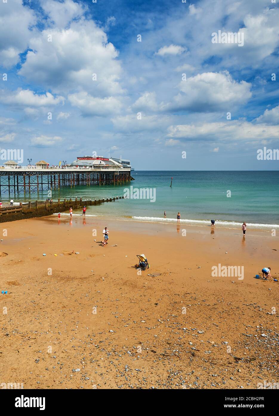 Coast beach pier summer hi-res stock photography and images - Alamy