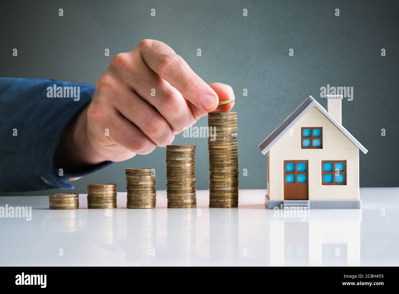 Investment growth hi-res stock photography and images - Alamy