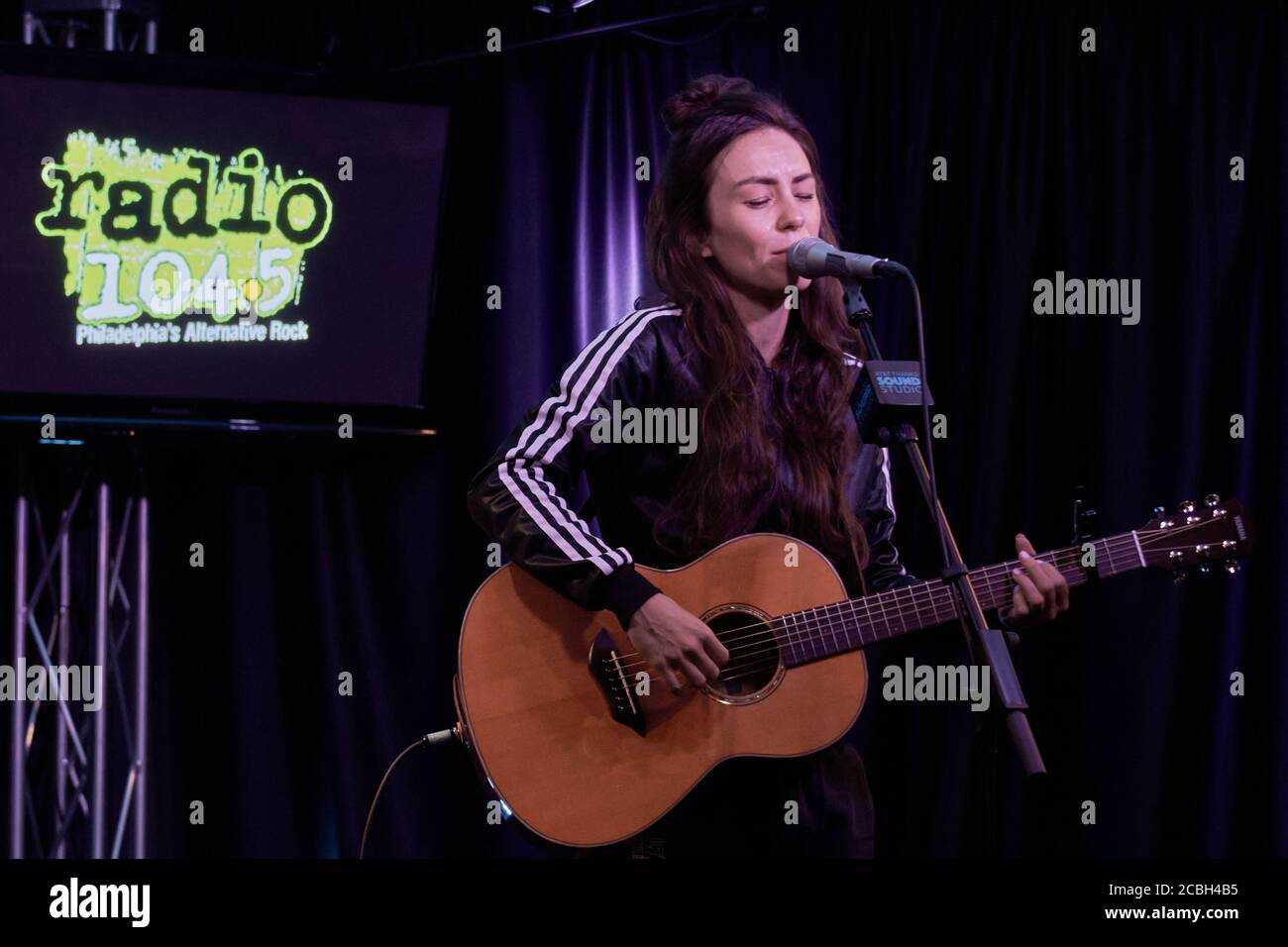 Australian female pop singers hi-res stock photography and images - Alamy