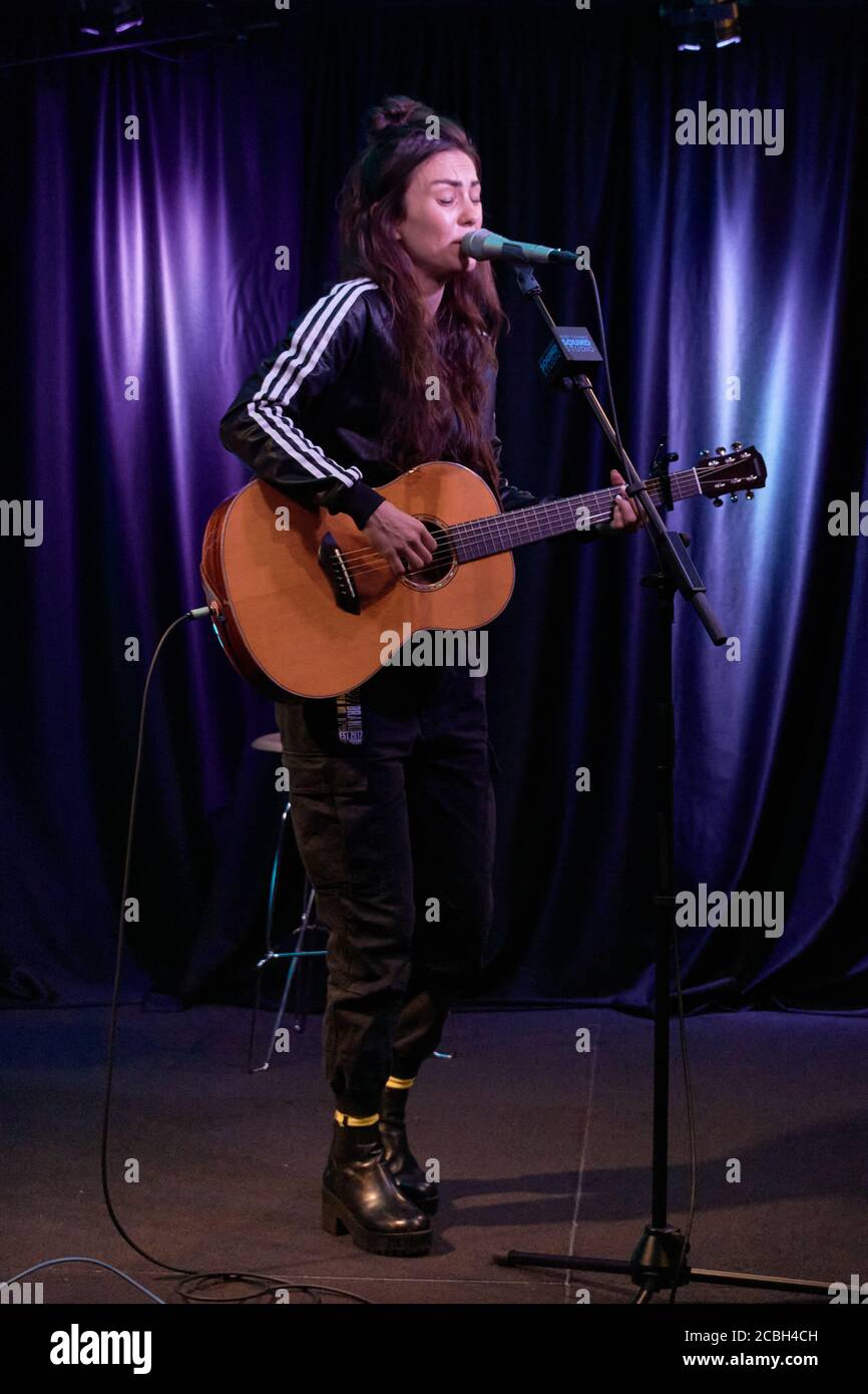 Famous australian singers hi-res stock photography and images - Alamy