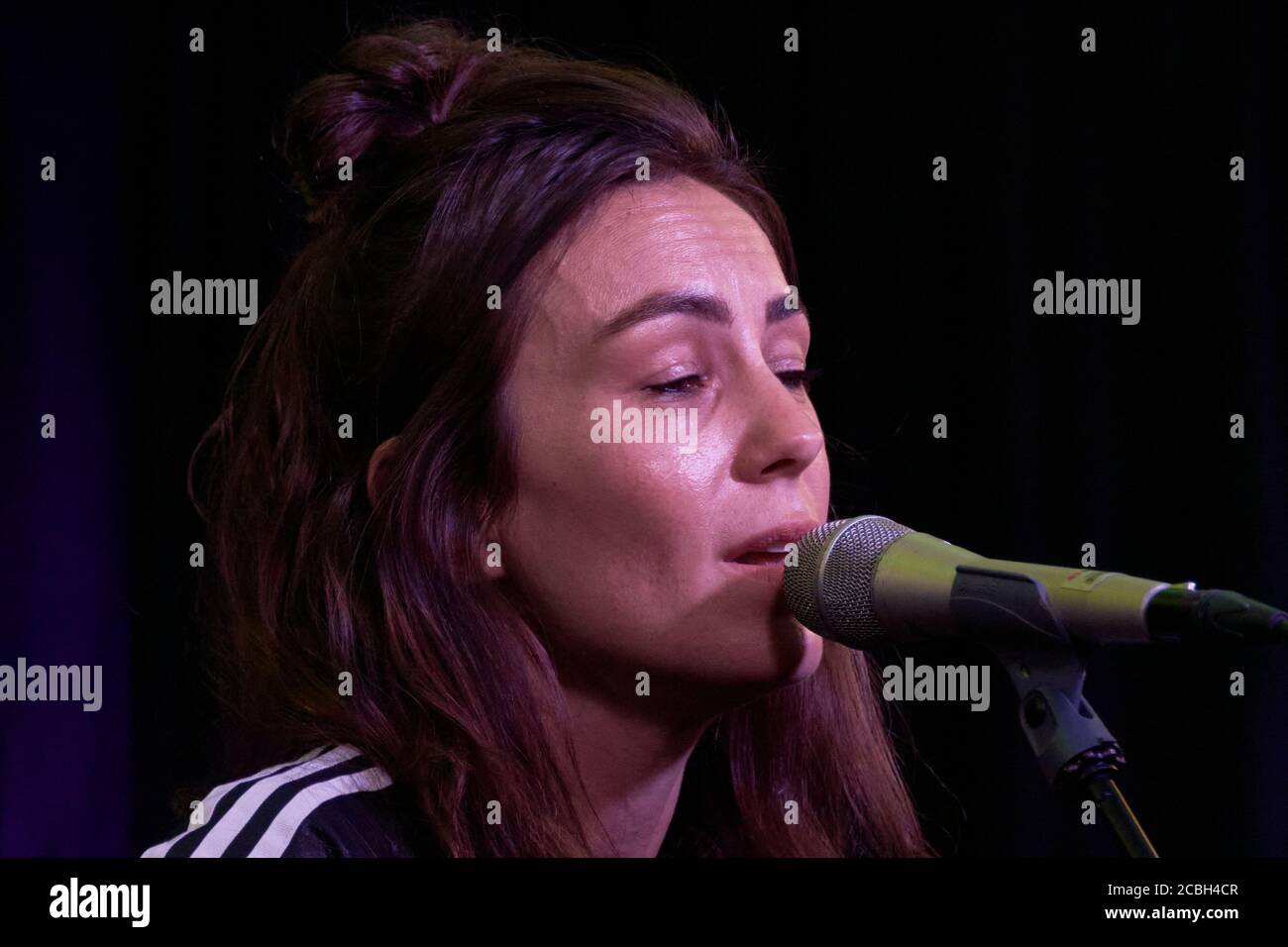 Australian female pop singers hi-res stock photography and images - Alamy