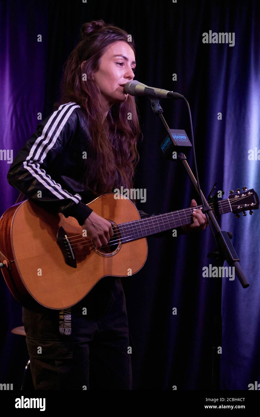 Famous australian singers hi-res stock photography and images - Alamy