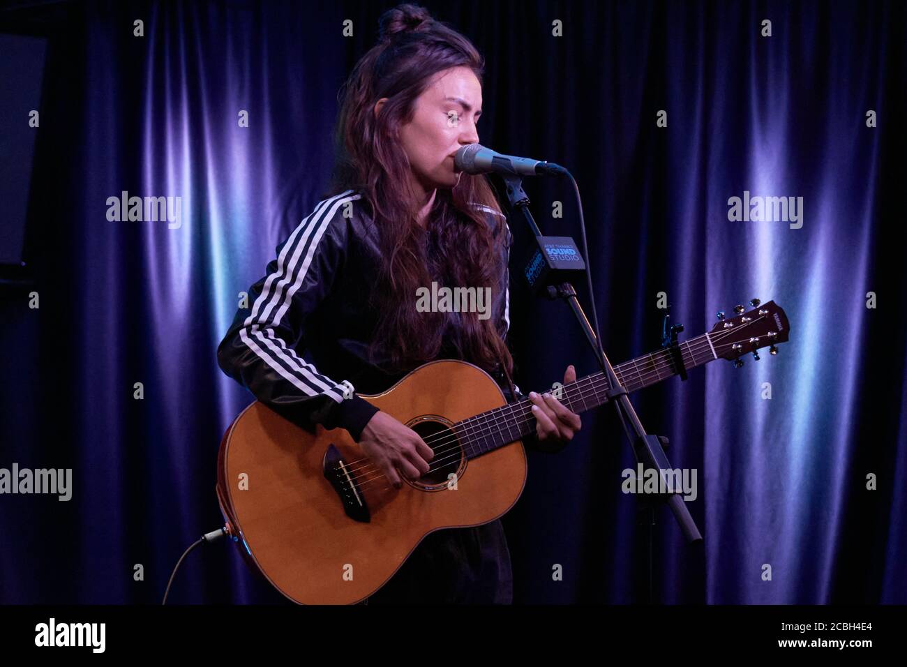 Australian female pop singers hi-res stock photography and images - Alamy