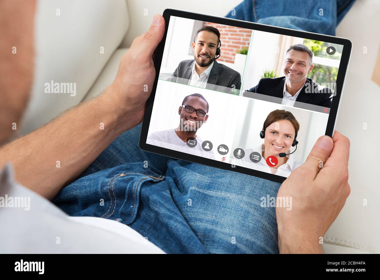 Group holding tablet screen hi-res stock photography and images - Alamy