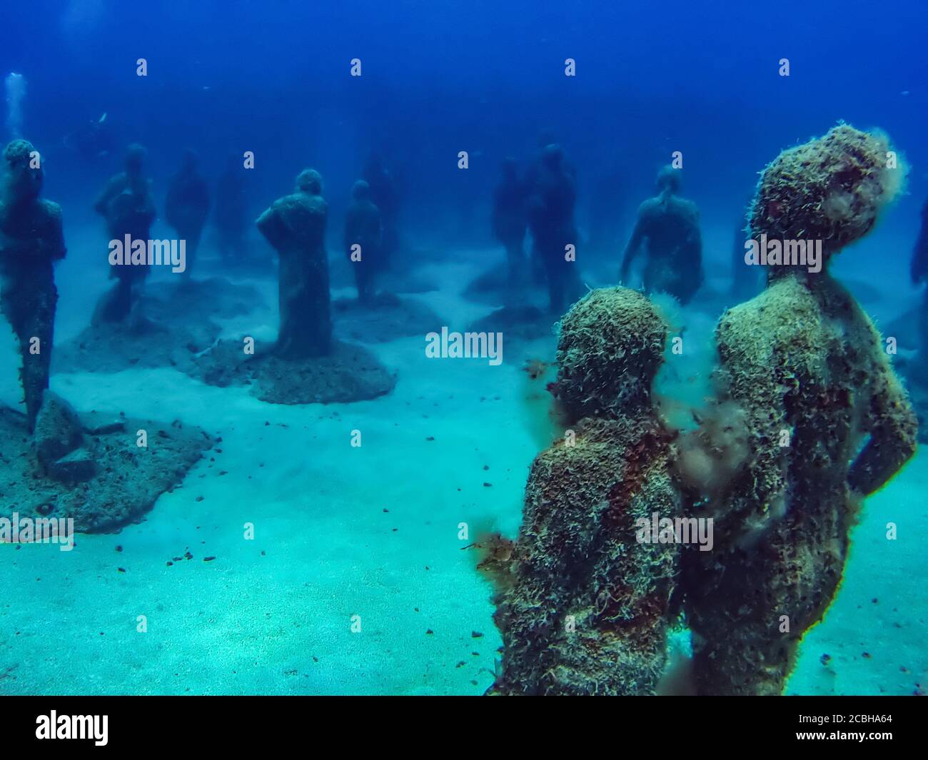 "Crossing the Rubicon" underwater sculpture by artist Jason deCaires ...
