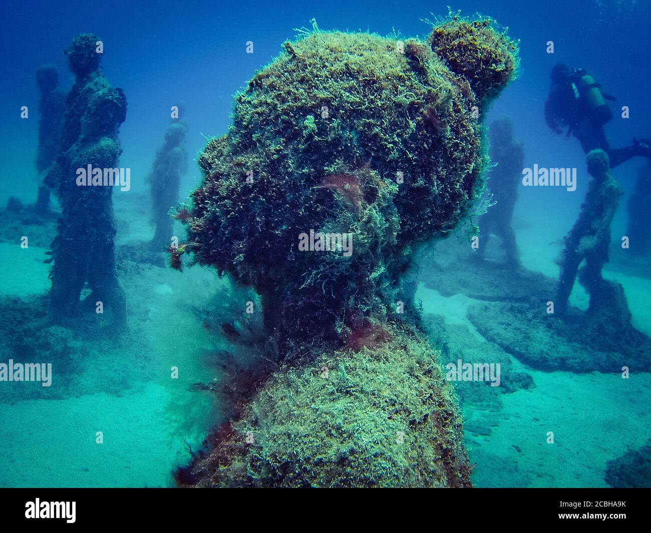 "Crossing the Rubicon" underwater sculpture by artist Jason deCaires ...