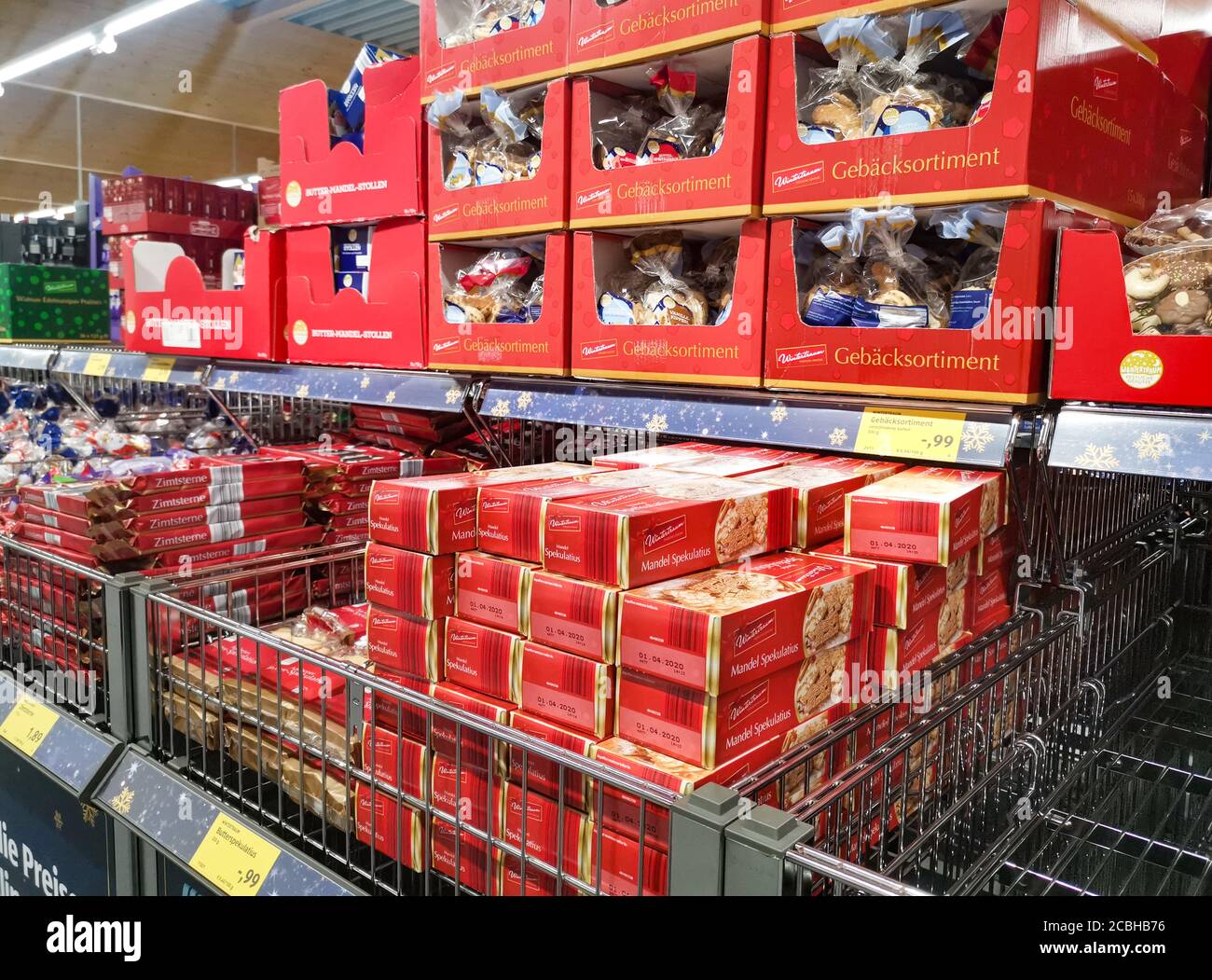 Supermarket sweets aisle hi-res stock photography and images - Alamy