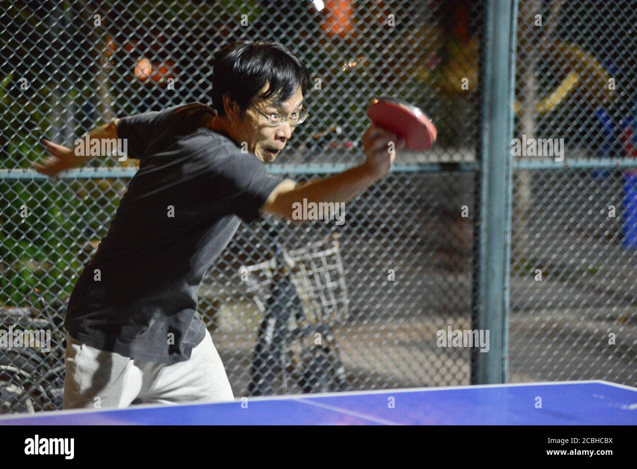 Chinese people playing ping pong hi-res stock photography and images ...