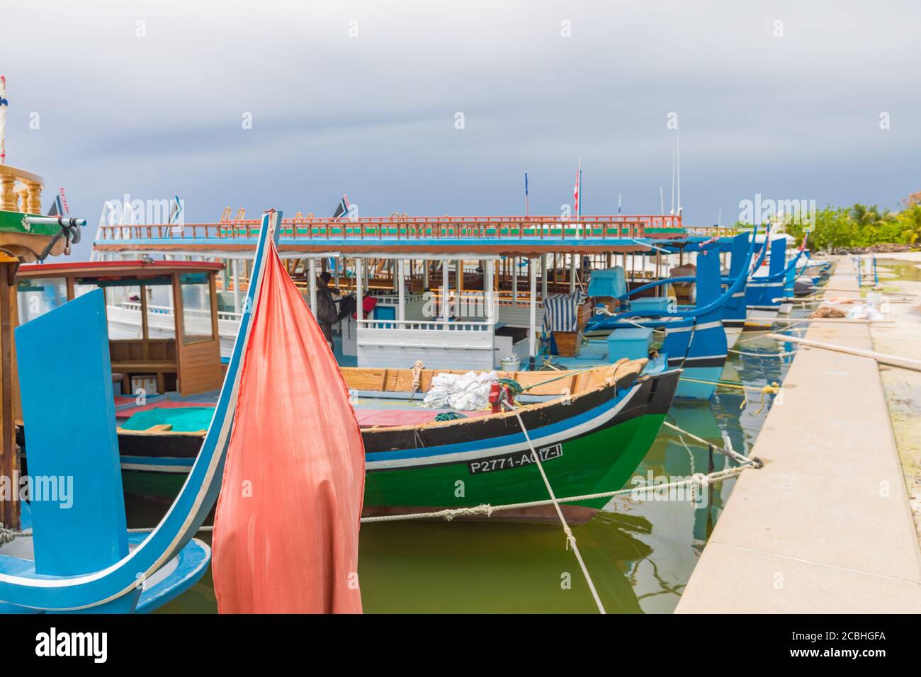 Dhoni traditional maldivian fishing boat hi-res stock photography and ...
