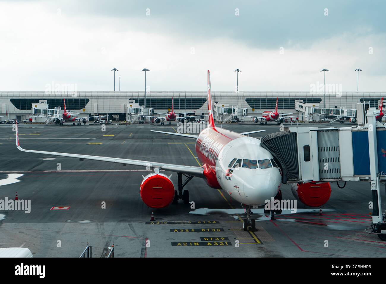 Passengers boarding in large jet hi-res stock photography and images ...