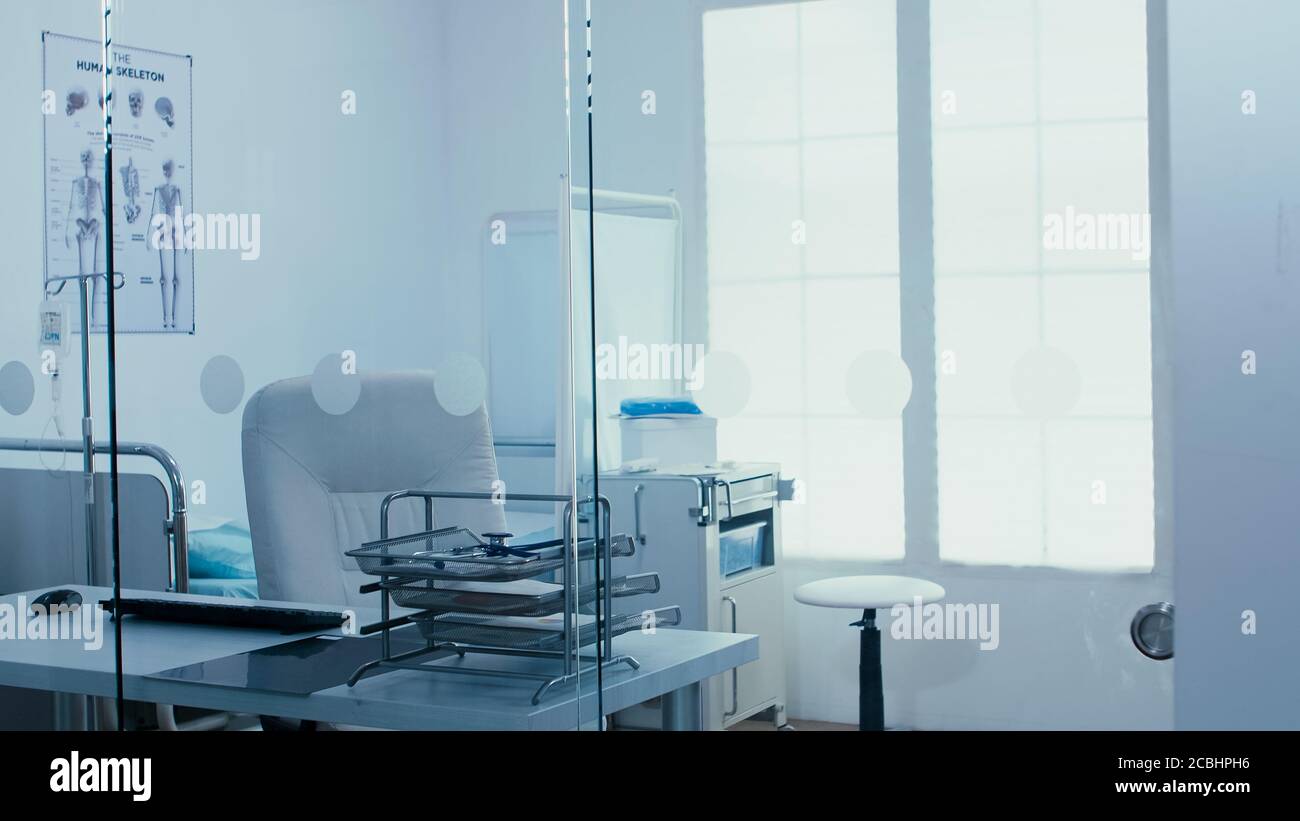 Handheld modern private clinic room hi-res stock photography and images ...