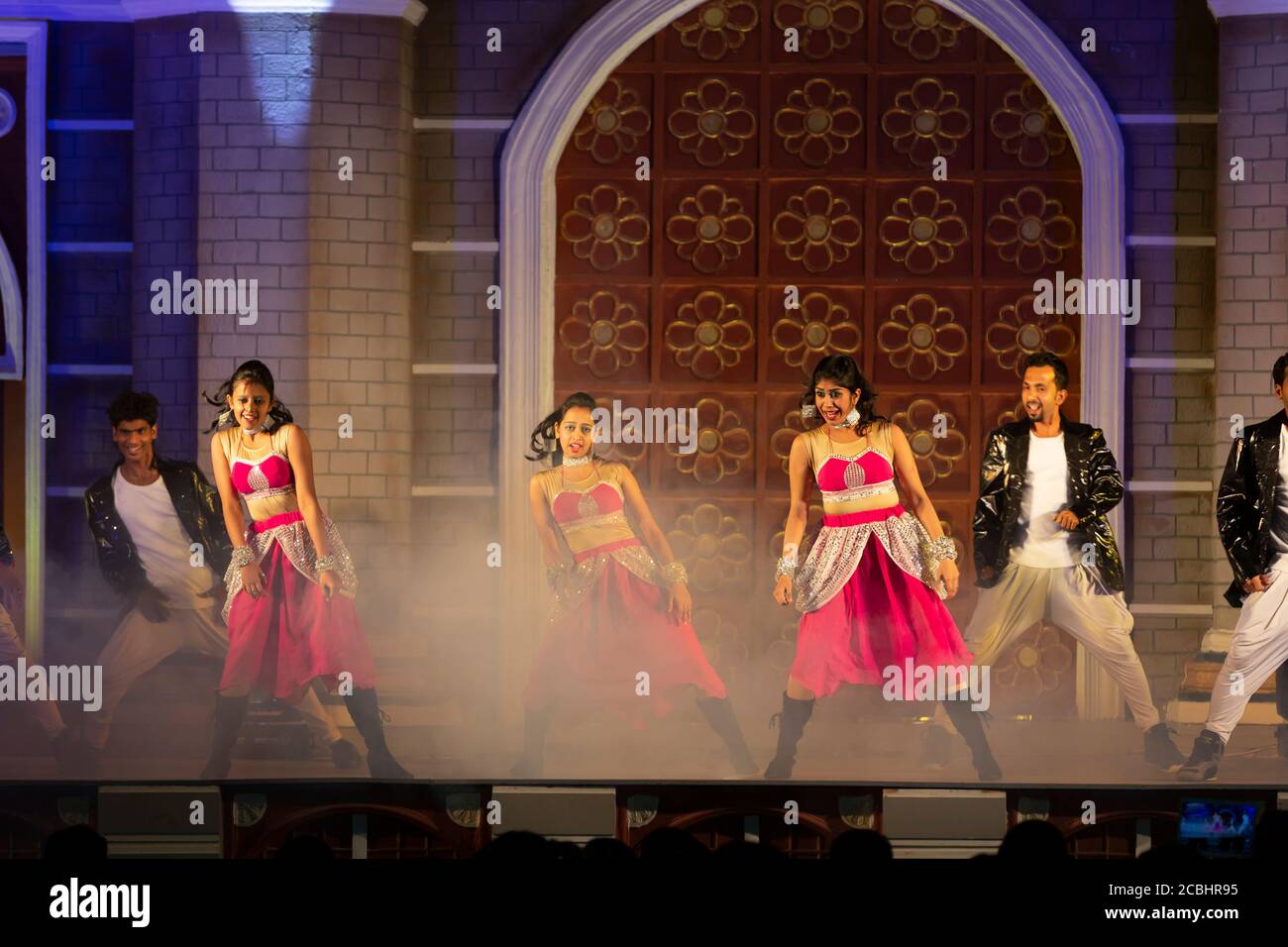 Modern dance group ethnicities hi-res stock photography and images - Alamy