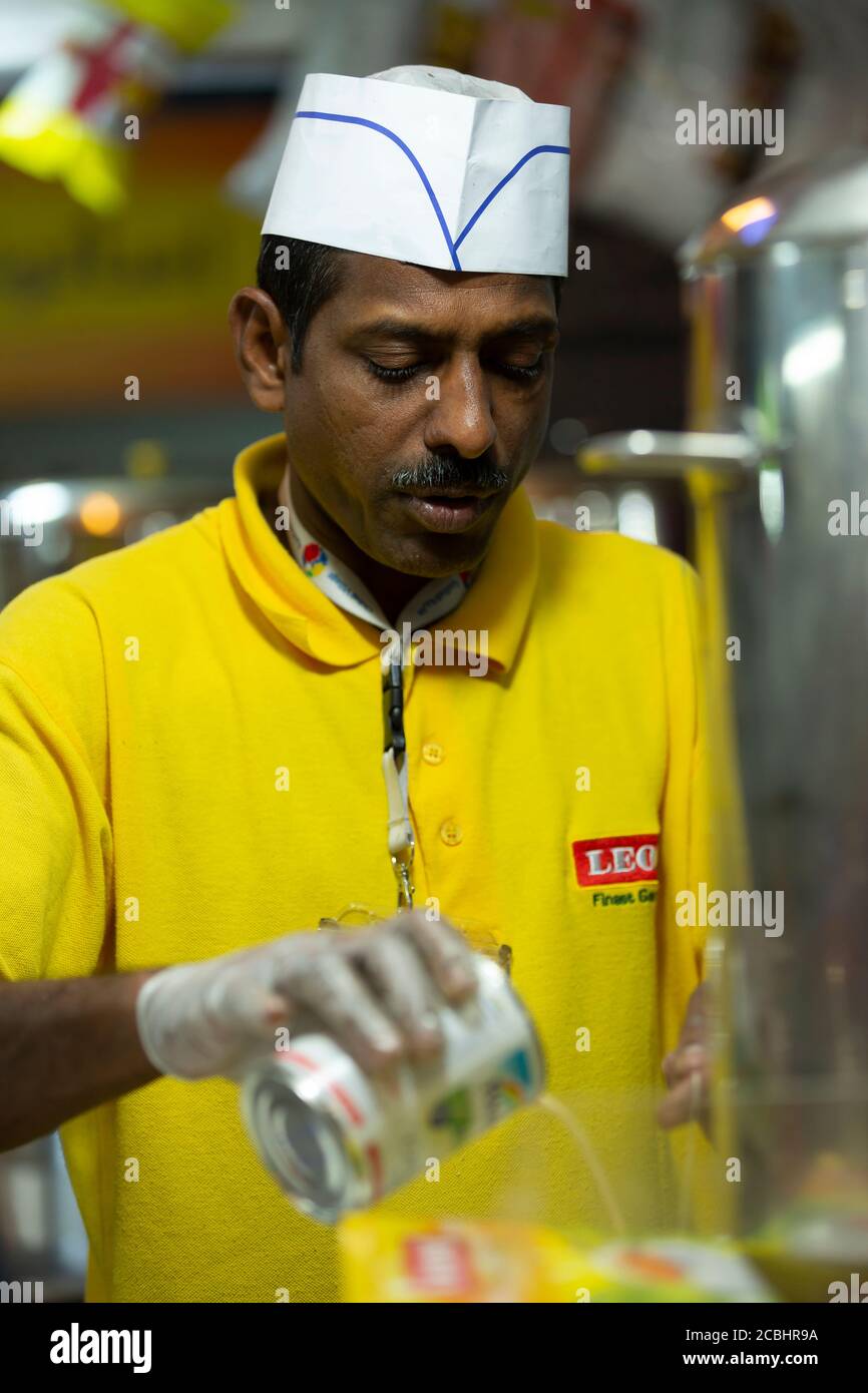 Street tea seller at the Dubai Global Village Stock Photo - Alamy