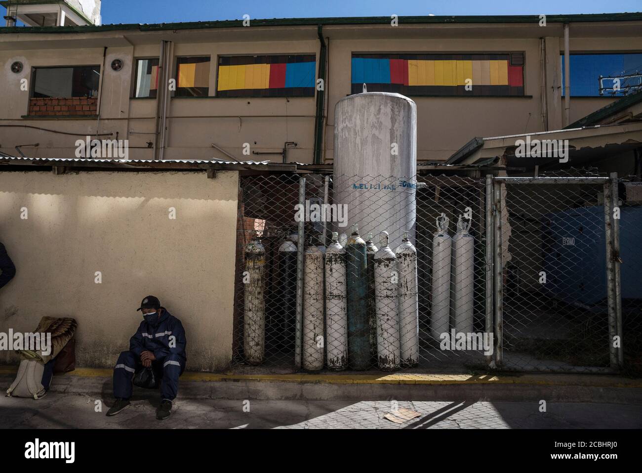 Empty oxygen cylinders hi-res stock photography and images - Alamy