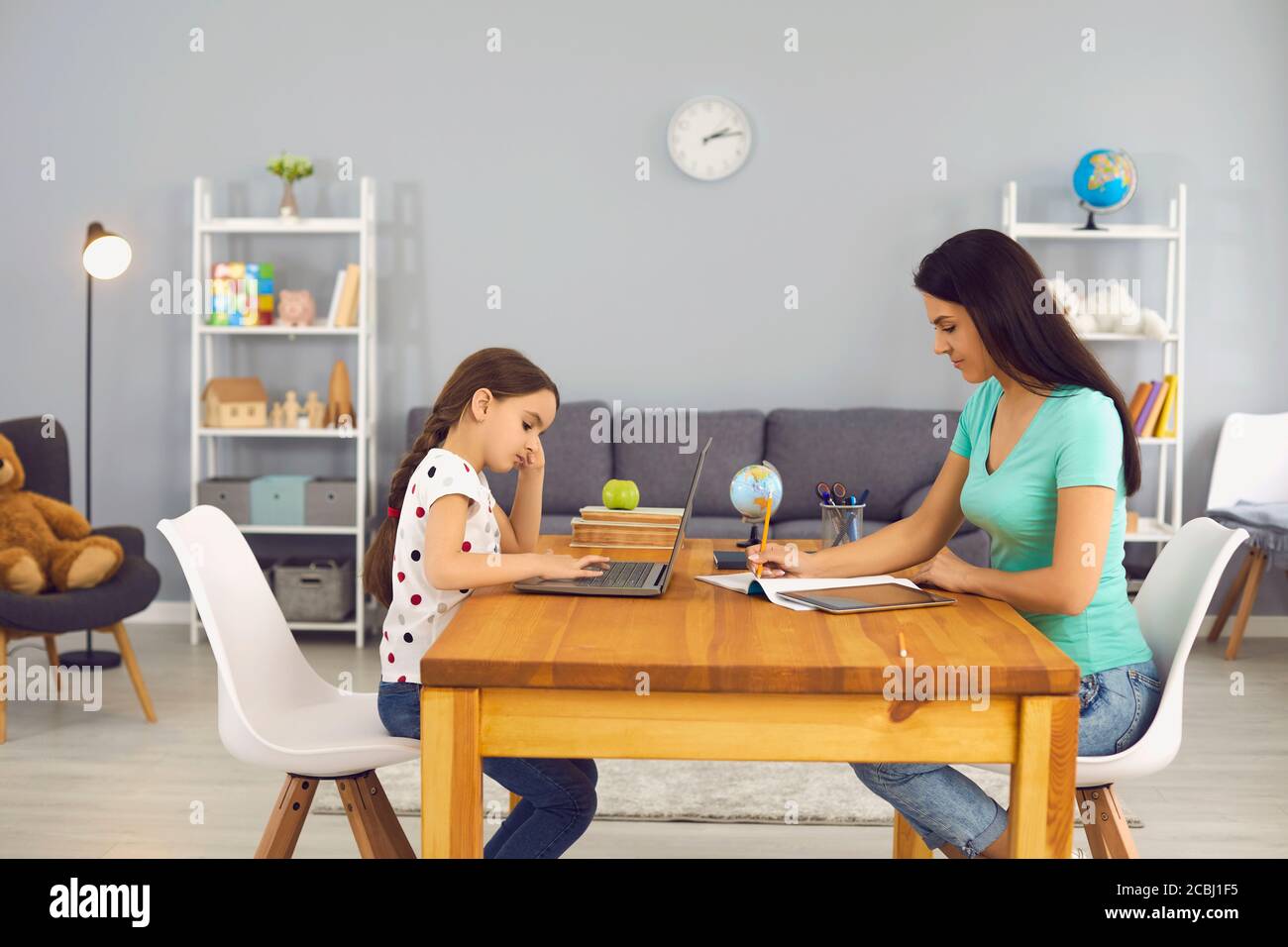 Family home work children hi-res stock photography and images - Alamy