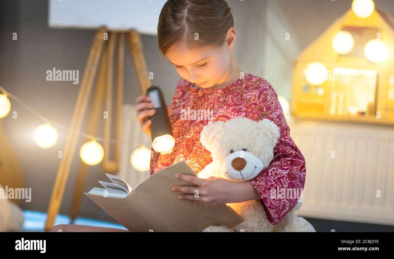 Children reading torch hi-res stock photography and images - Alamy