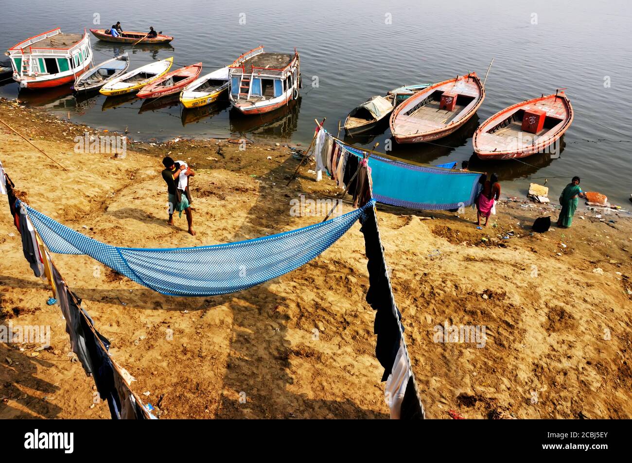 Dhobi wallahs doing laundry in Ganges River, Varanasi (Benares, Banaras ...