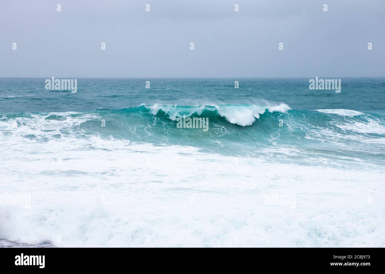 Foamy stong waves crashing in the ocean Stock Photo - Alamy