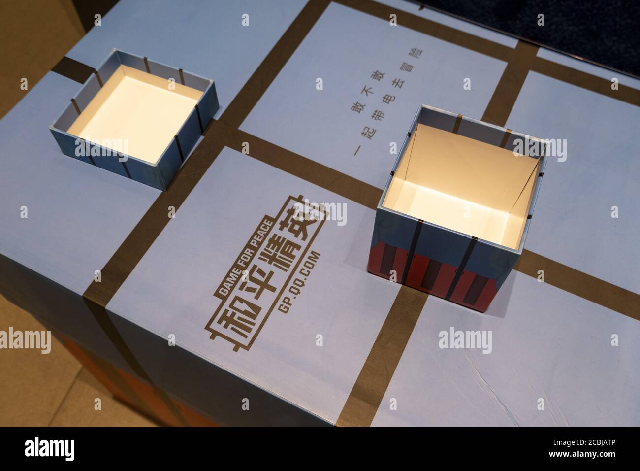 Tesla experience store hi-res stock photography and images - Alamy