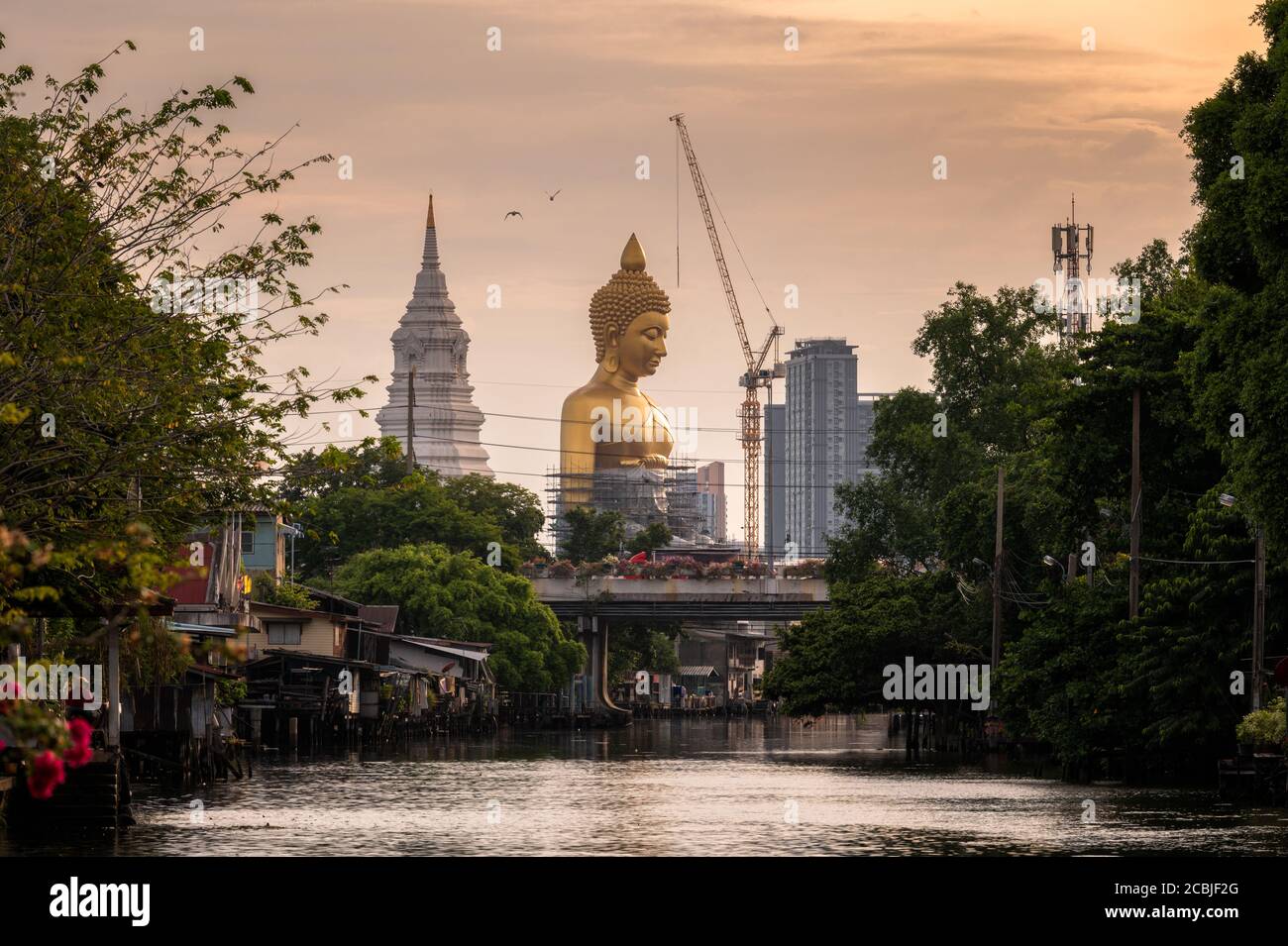 Wat paknam bhasicharoen temple hi-res stock photography and images - Alamy