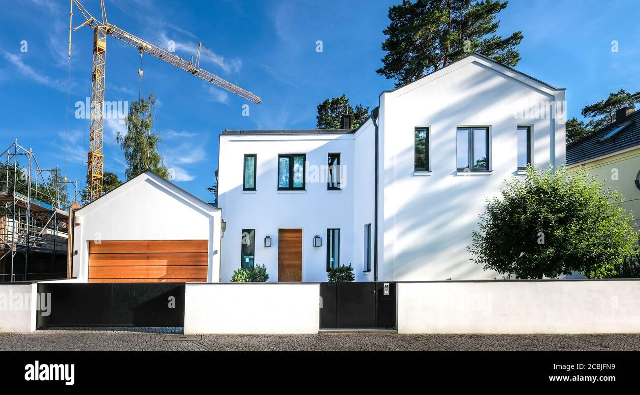 Modern luxury villa during construction Stock Photo - Alamy