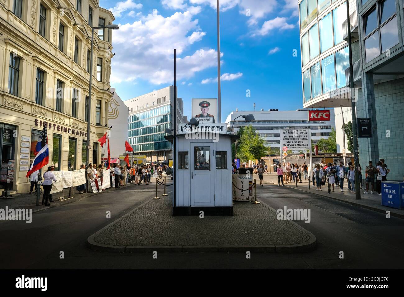 Us army checkpoint hi-res stock photography and images - Alamy