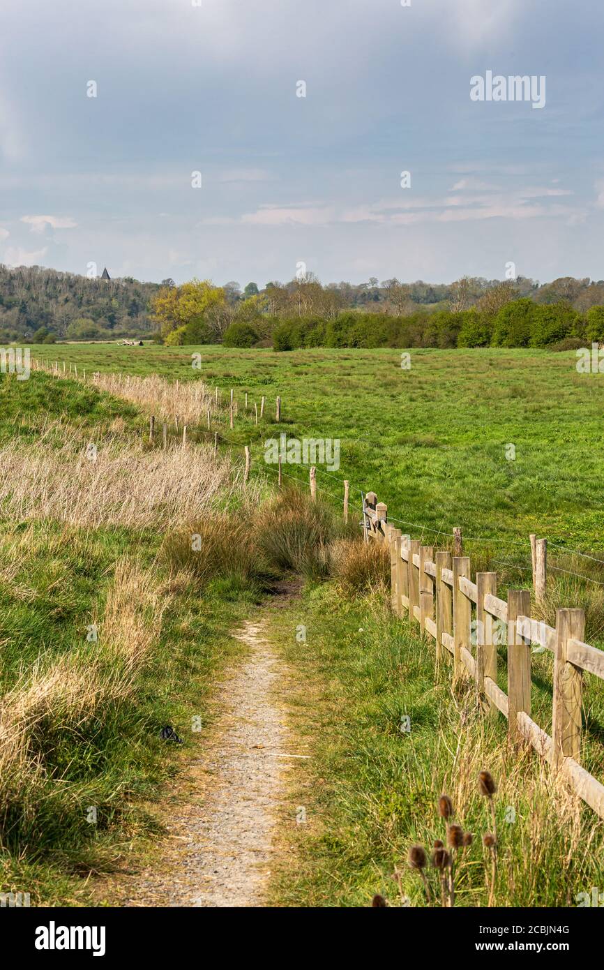 Pathway through the countryside hi-res stock photography and images - Alamy