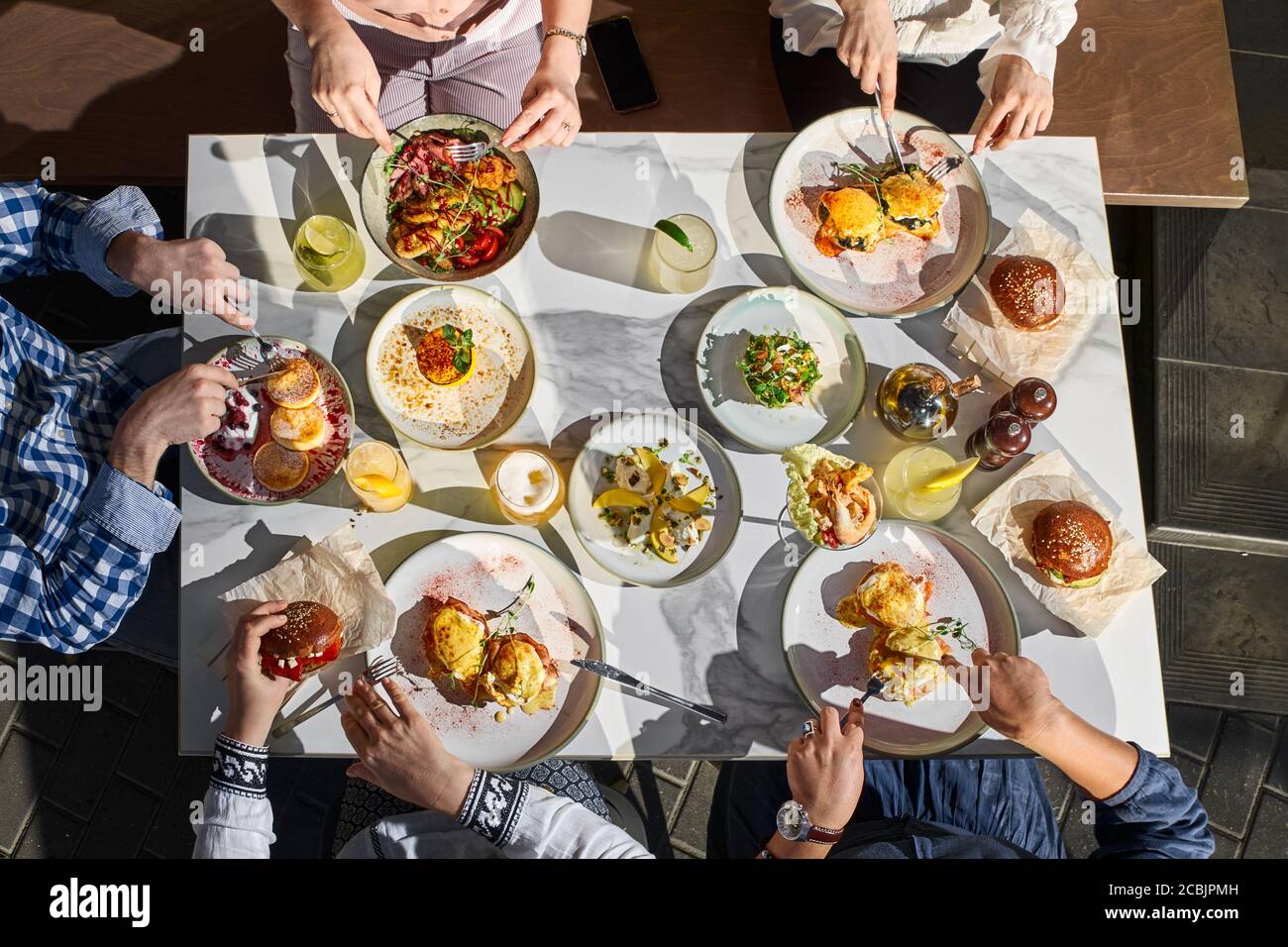 Concept family leisure eating top hi-res stock photography and images ...