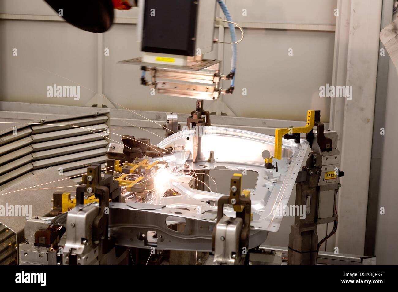 Laser welding a component in a car body manufacturing plant Stock Photo ...