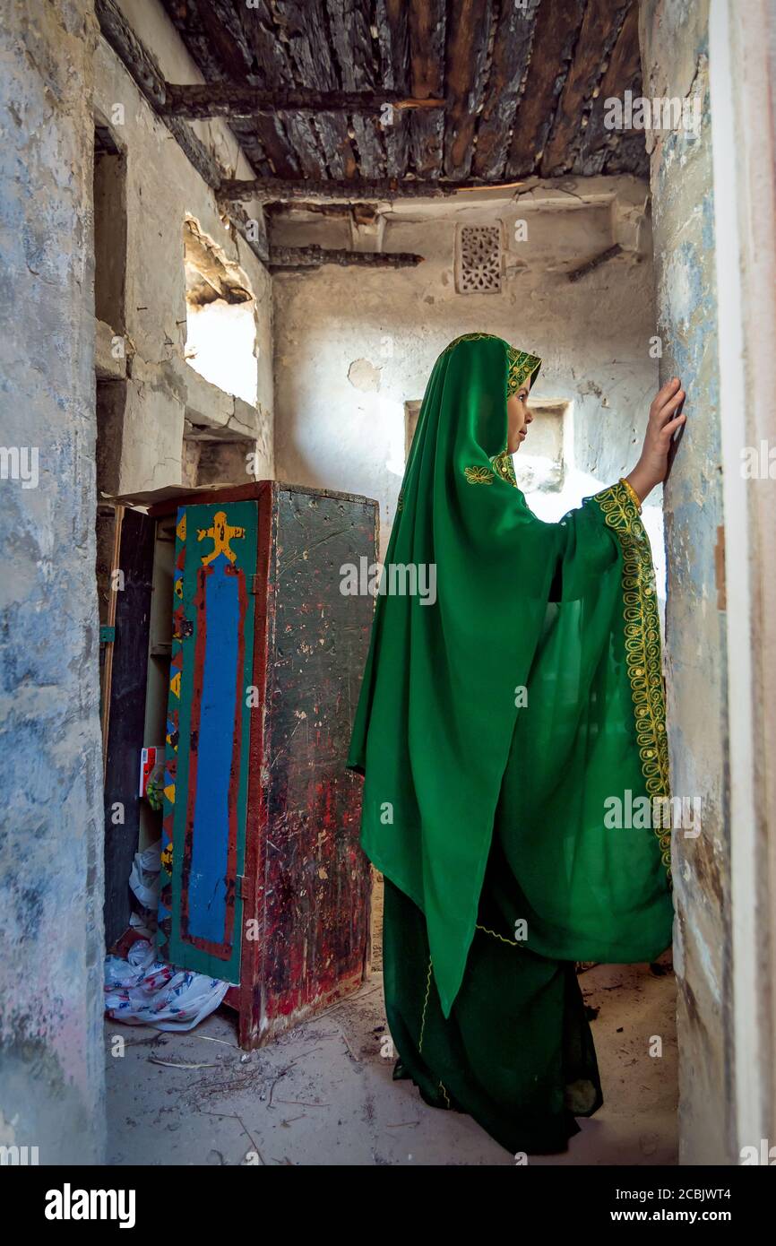Saudi Arabian girl with traditional dress. QATIF- SAUDI ARABIA Stock ...