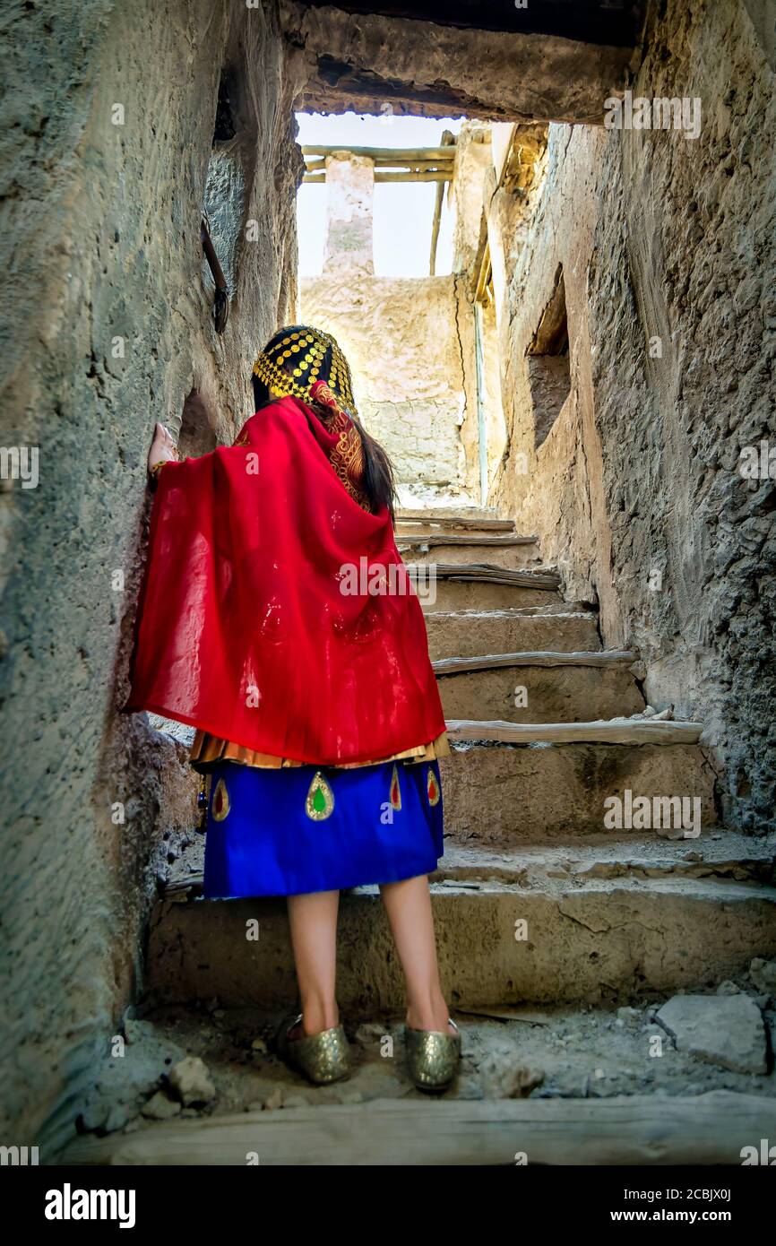 Saudi Arabian girl with traditional dress. QATIF- SAUDI ARABIA Stock ...