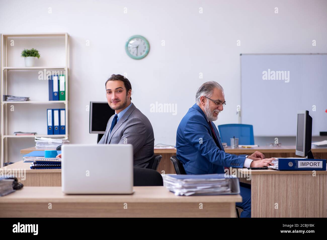 Two employees working in the office Stock Photo - Alamy
