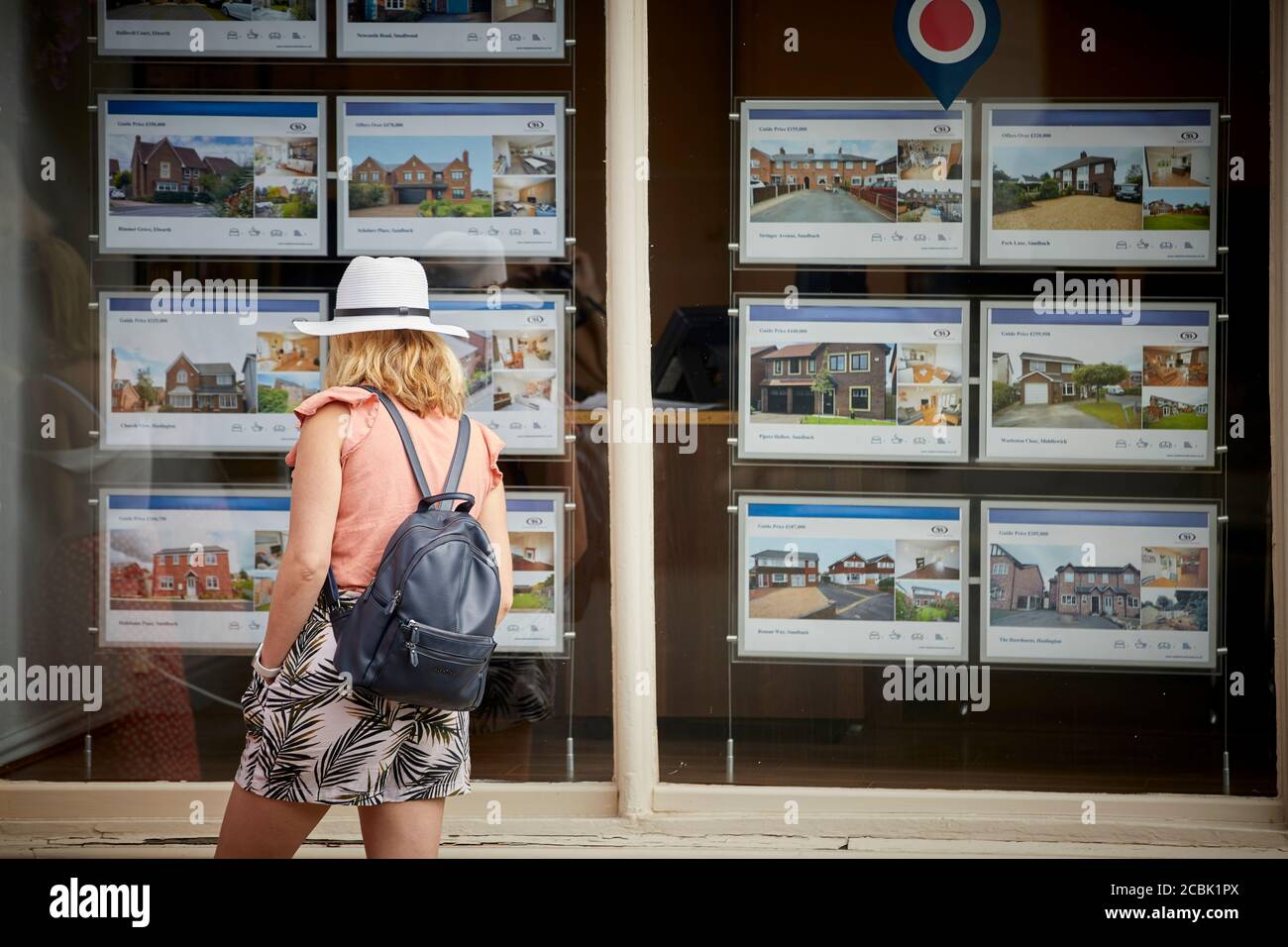 High street agent hi-res stock photography and images - Alamy