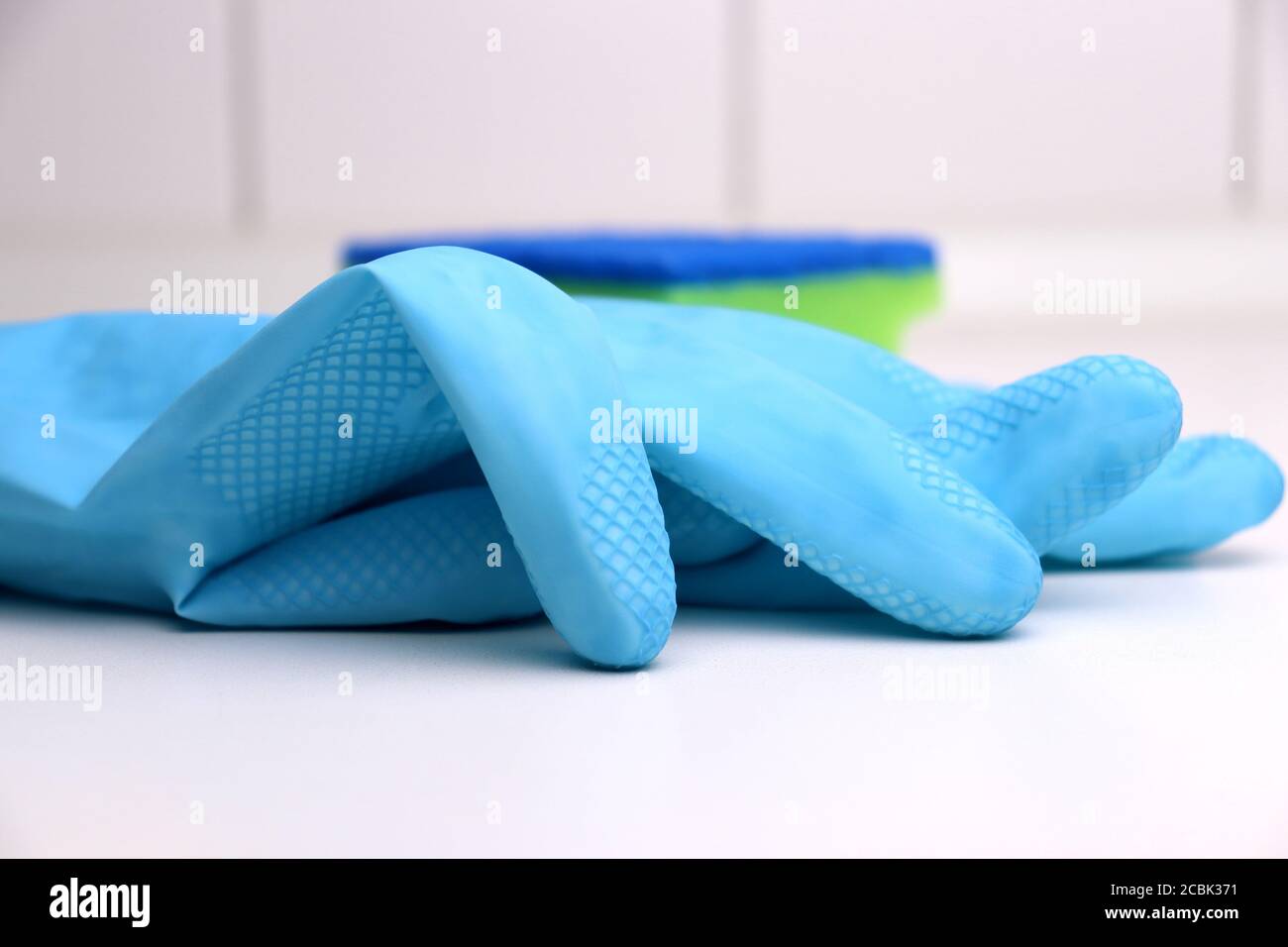 Sponge clean hi-res stock photography and images - Alamy