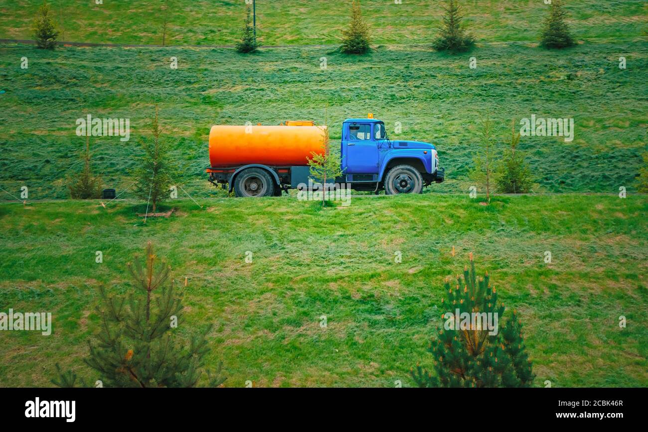 Green machine street cleaner hi-res stock photography and images - Alamy