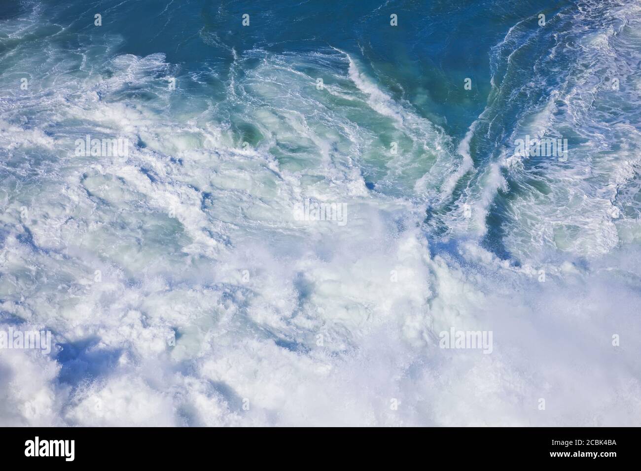 Foamy stong waves crashing in the ocean Stock Photo - Alamy