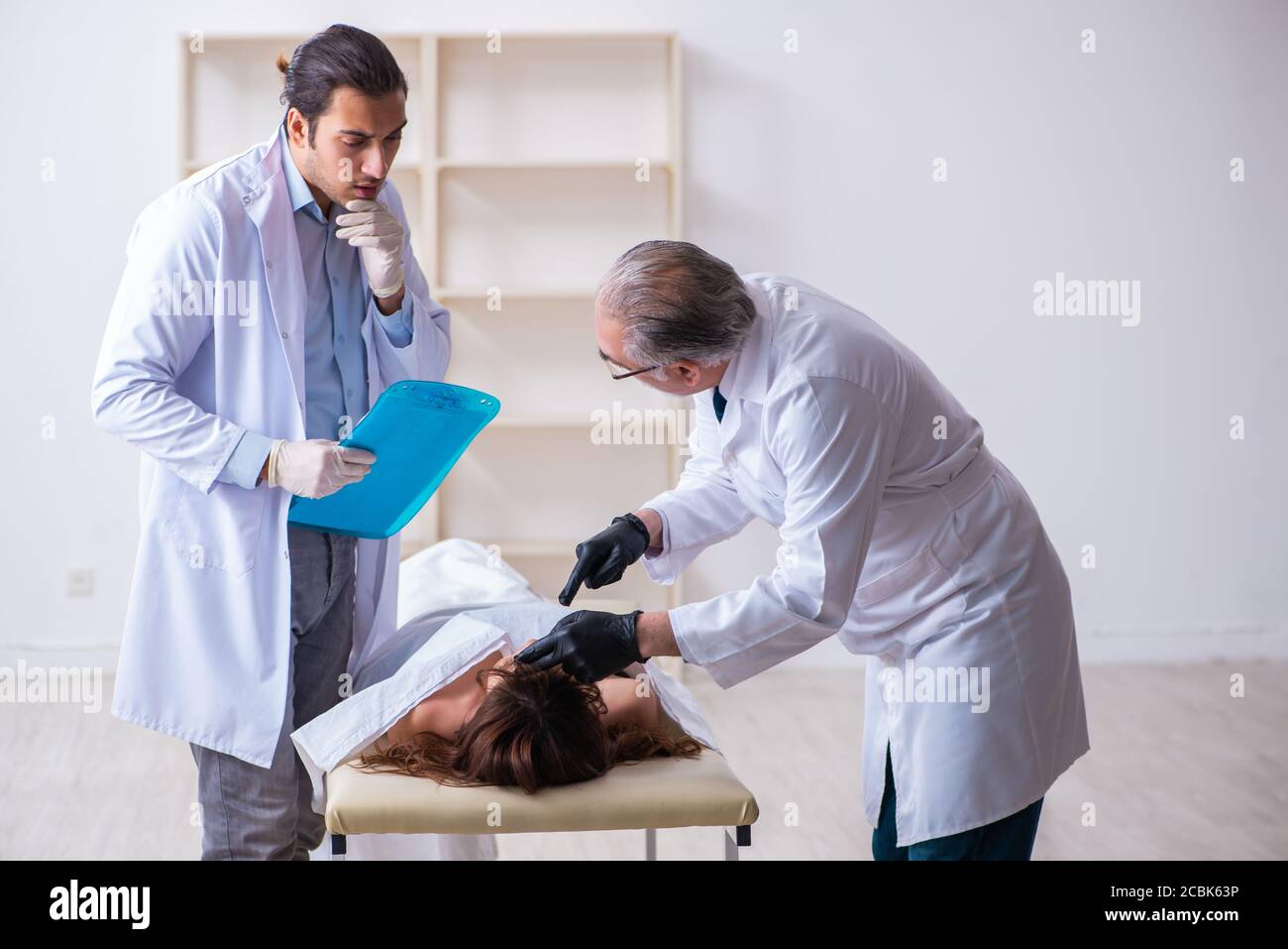 Police coroner examining dead body corpse in the morgue Stock Photo - Alamy