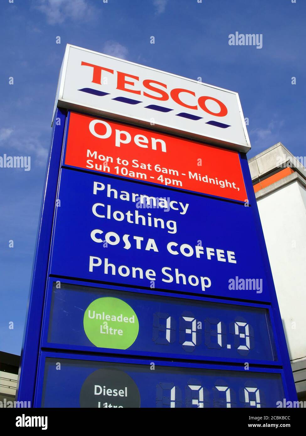 Tesco petrol pump hi-res stock photography and images - Alamy