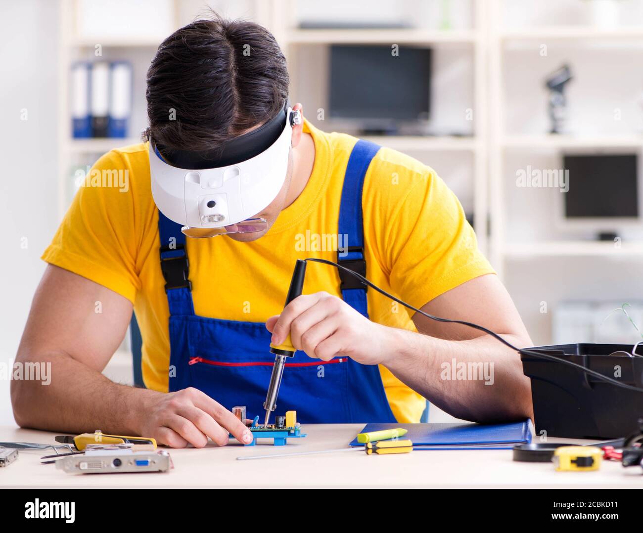 The computer repair technician repairing hardware Stock Photo - Alamy