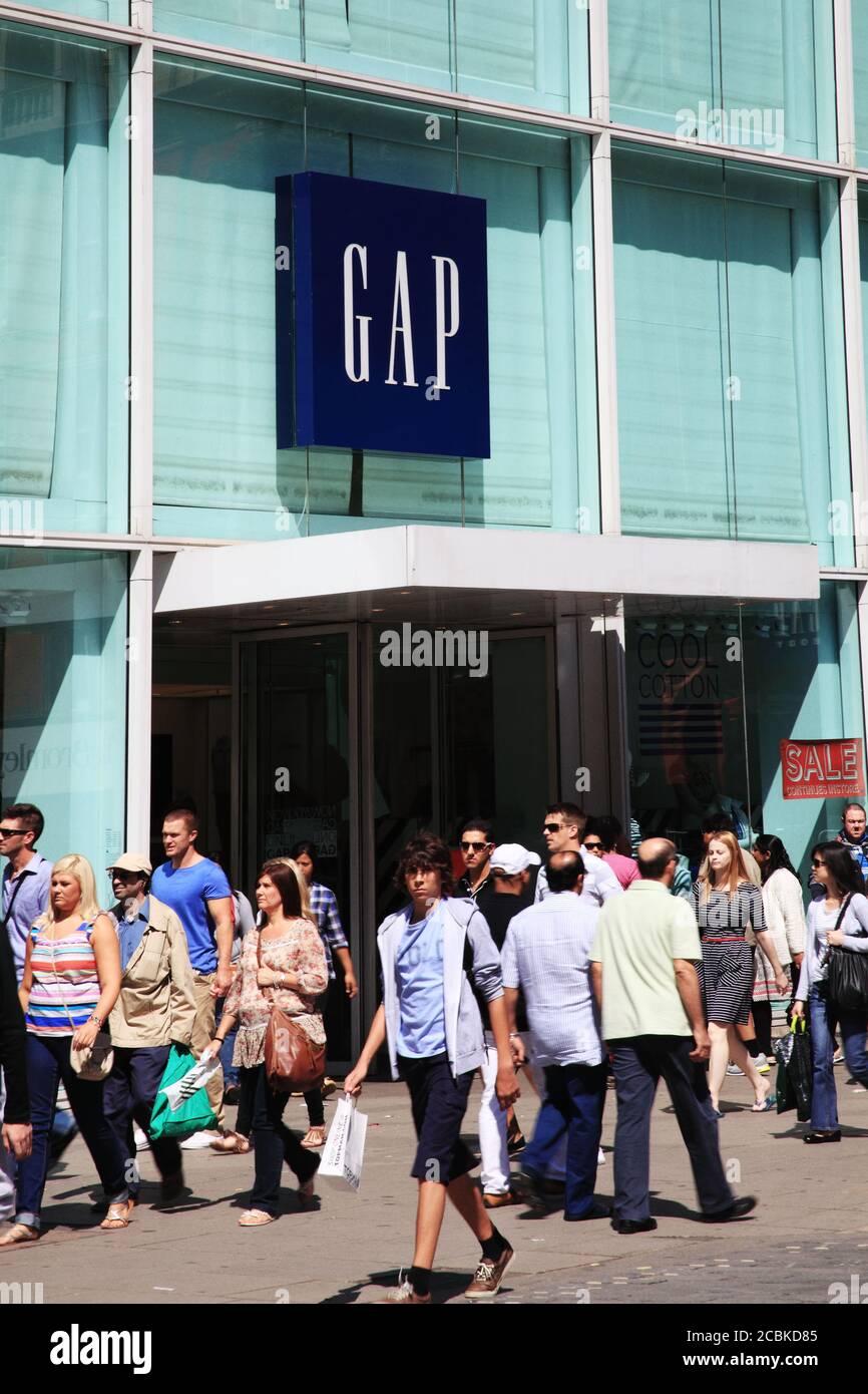 Gap clothing store sign logo hi-res stock photography and images - Alamy